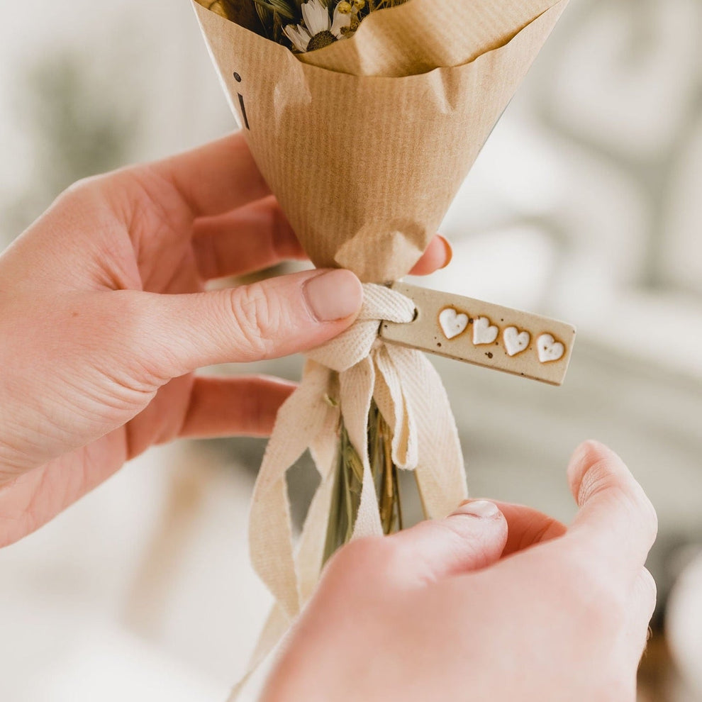 White Hearts Ceramic Tag | Teppi